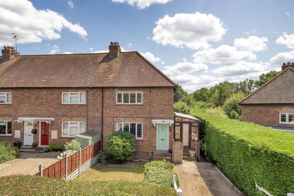 3 bedroom end of terrace house for sale in High Street, Cowden, TN8