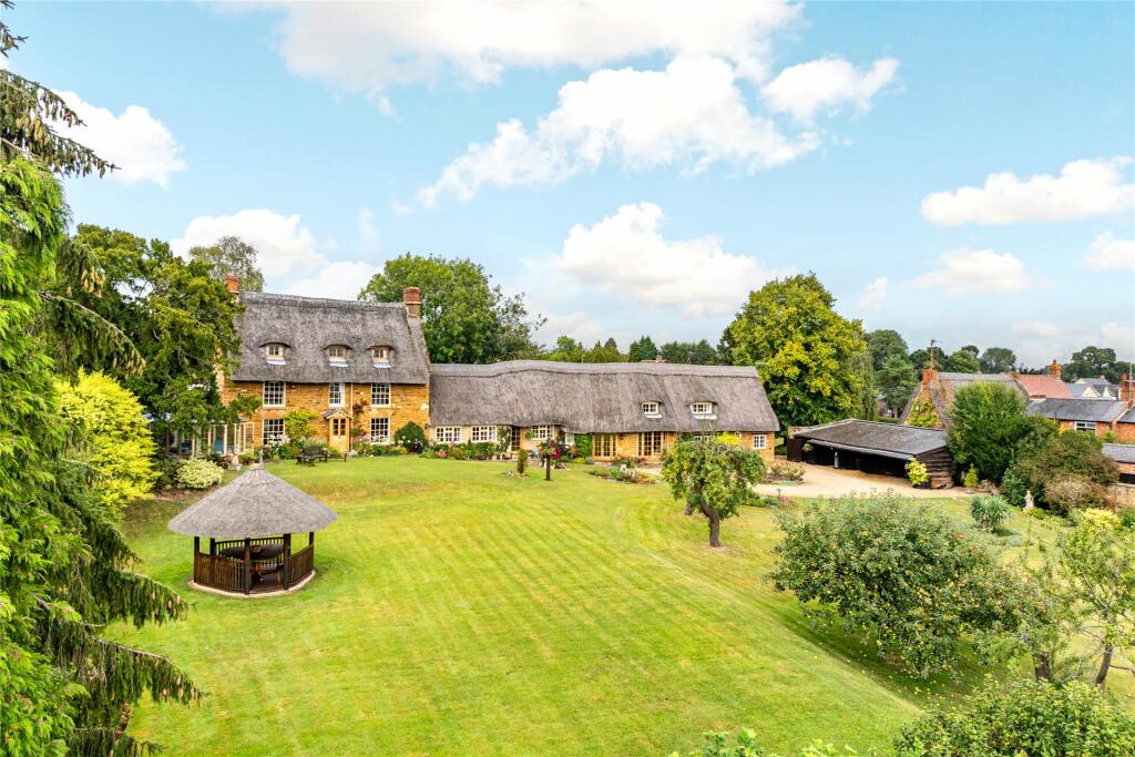 4 bedroom detached house for sale in High Street, Flore, Northampton ...