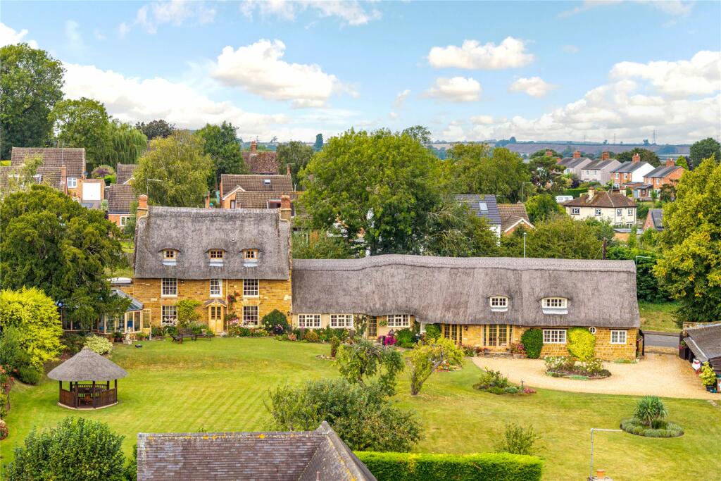 4 bedroom detached house for sale in High Street, Flore, Northampton ...