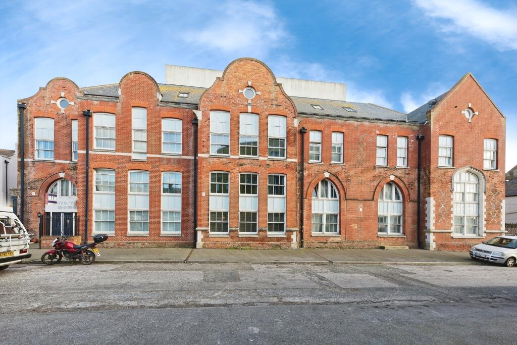 2 bedroom flat for sale in Trinity Square, Margate, Kent, CT9