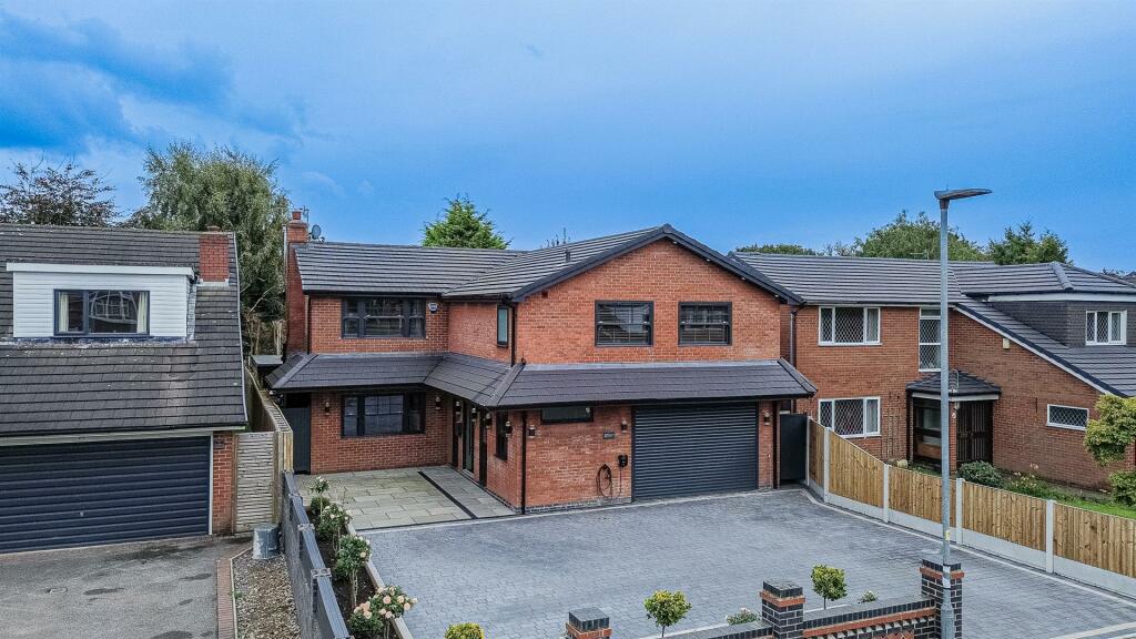 4 bedroom detached house for sale in Thorntree Green, Appleton Thorn ...