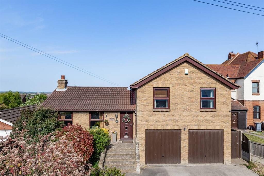4 bedroom detached house for sale in Dence Close, Herne Bay, CT6