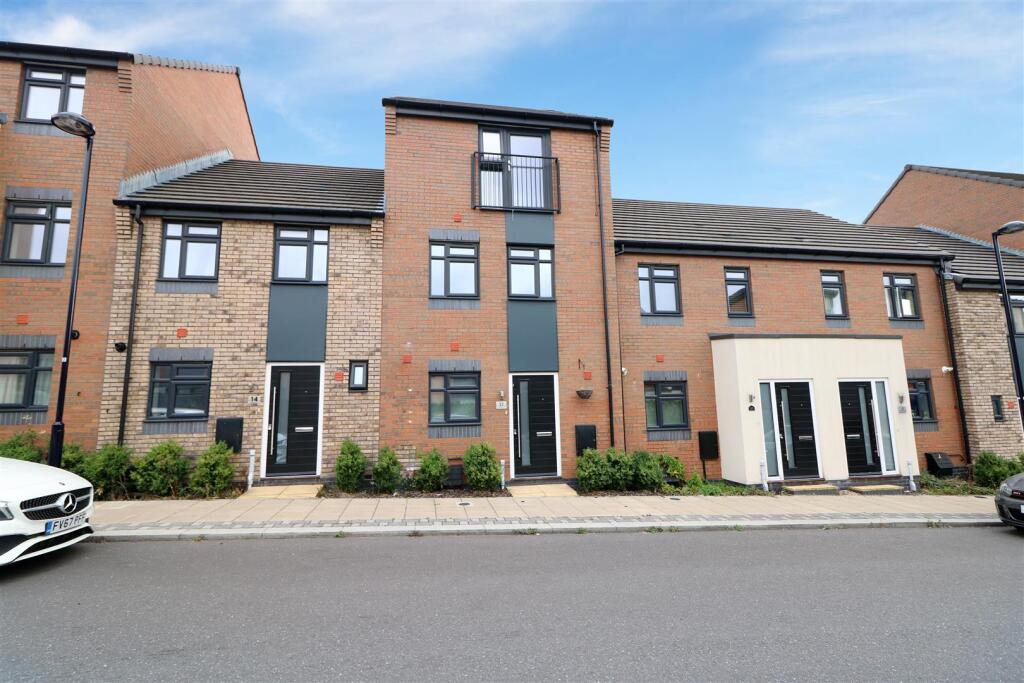4 bedroom town house for sale in Norville Drive, Hanley, Stoke-On-Trent ...