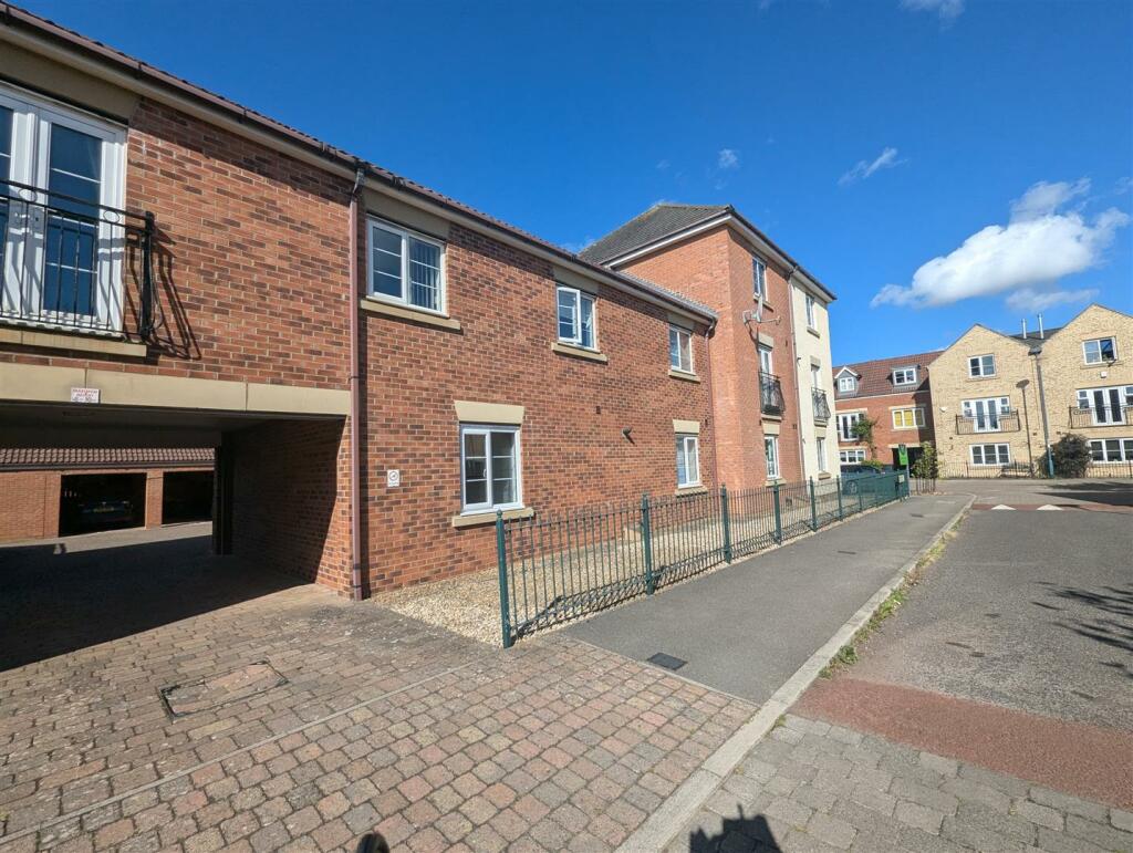 1 bedroom apartment for sale in Collingsway, Darlington, DL2
