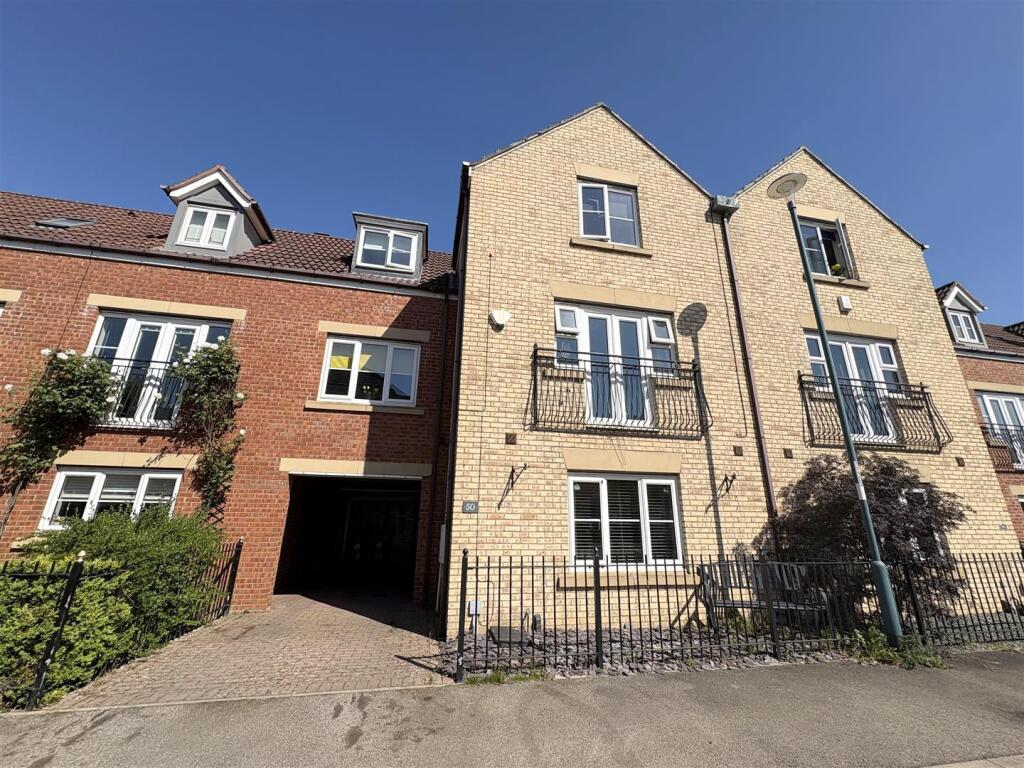 4 bedroom town house for sale in Collingsway, Darlington, DL2