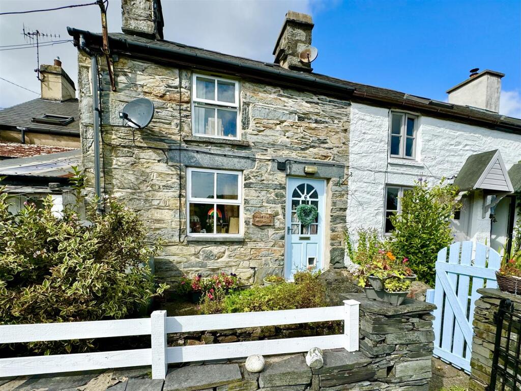 2 bedroom terraced house for sale in Cwm Road, Penmachno, LL24