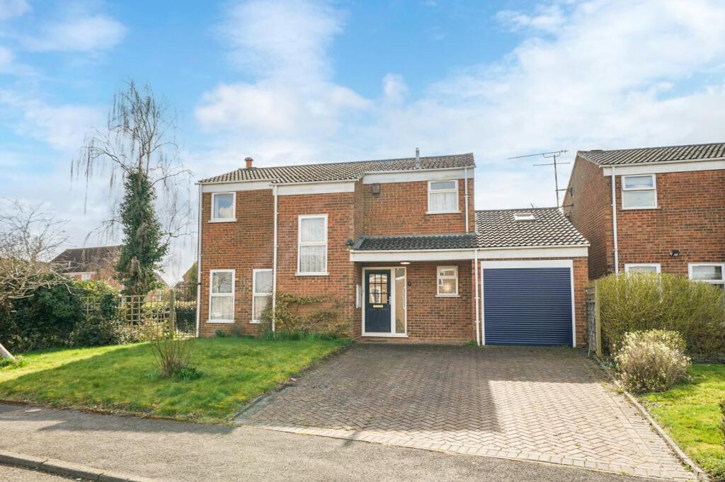 4 bedroom detached house for sale in Cotswold Drive, Linslade, Leighton ...