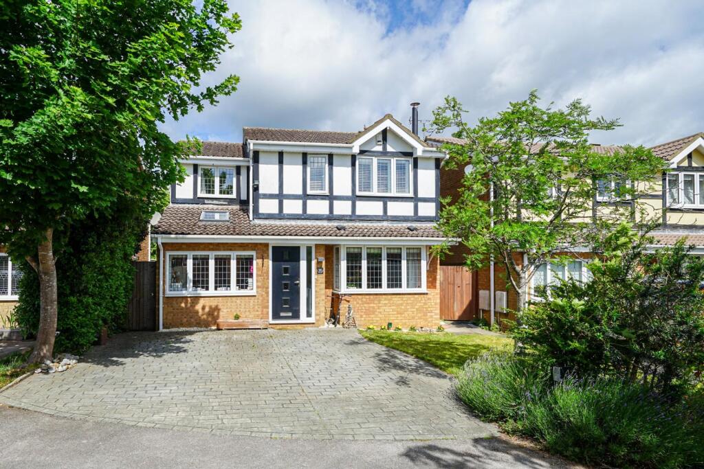 4 bedroom detached house for sale in Marley Fields, Leighton Buzzard, LU7