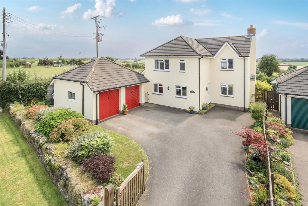 4 bedroom detached house for sale in Roborough, Winkleigh, EX19
