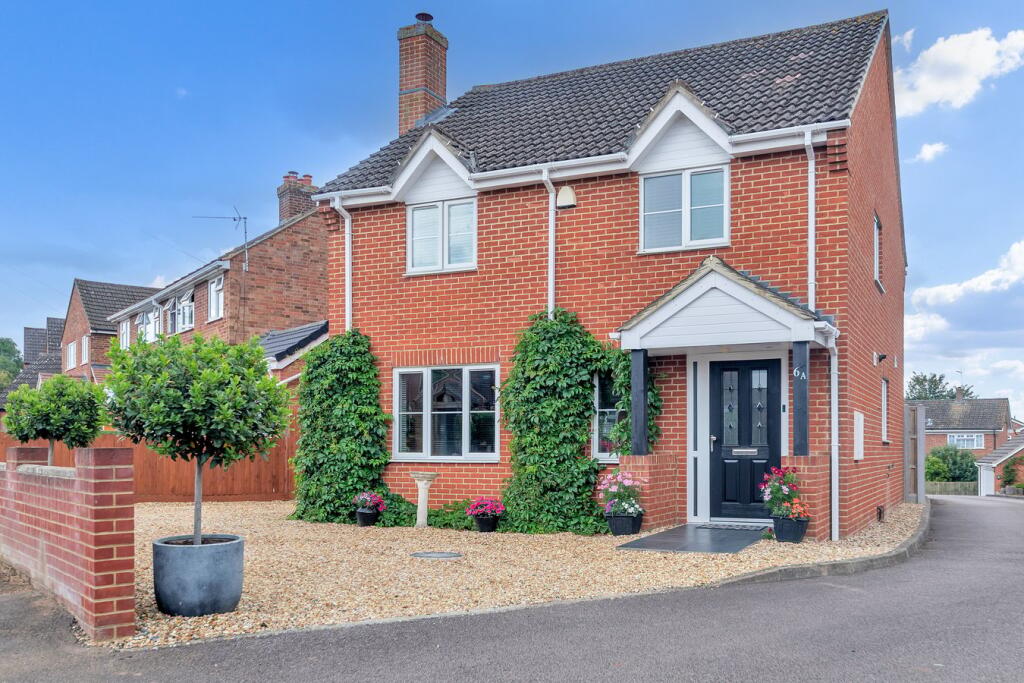 4 bedroom detached house for sale in New Road, Bromham, Bedford, MK43