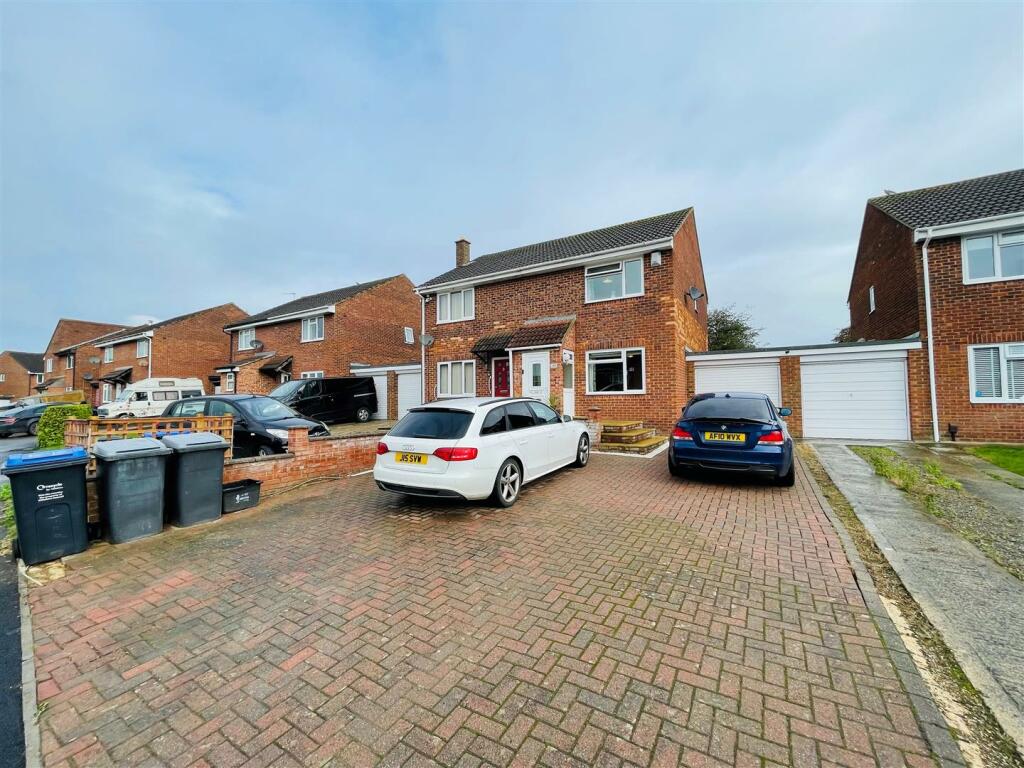 3 Bedroom Semi Detached House For Sale In Brecon Close Melksham Sn12
