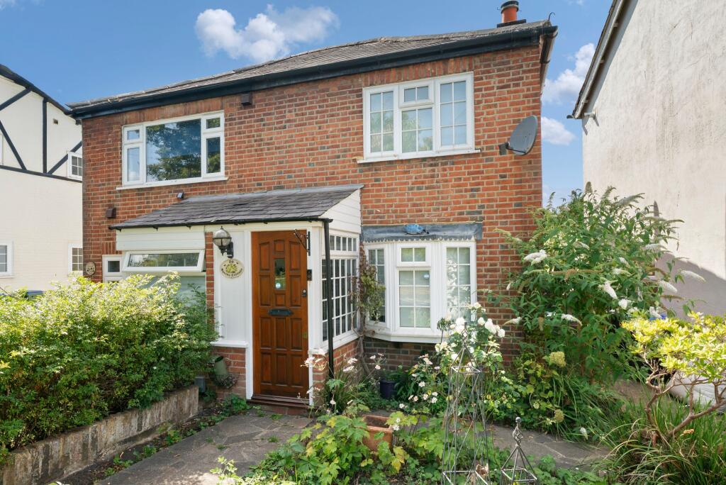 2 bedroom semi-detached house for sale in Common Road, Claygate, KT10