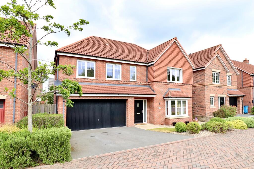 5 bedroom detached house for sale in Walker Drive, Stamford Bridge, YO41