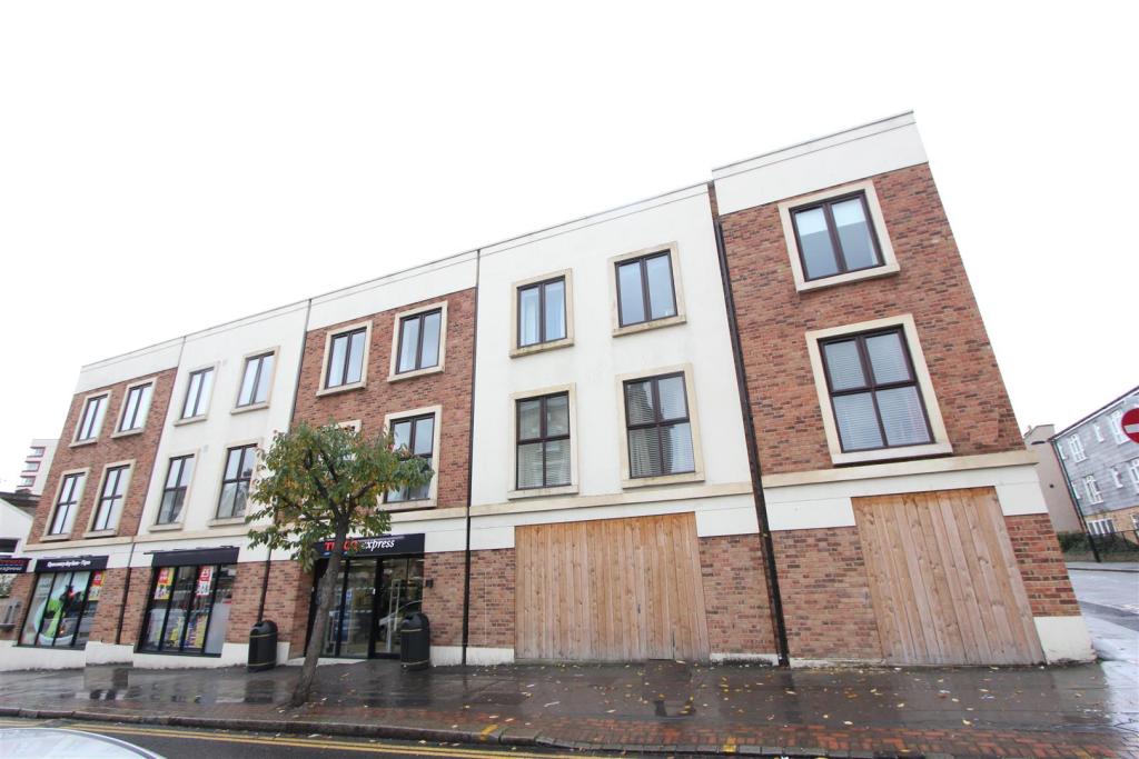 Shop for sale in South Norwood Hill, South Norwood, SE25