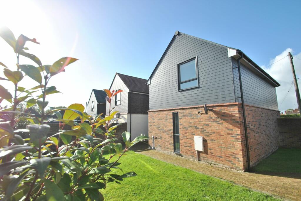 2 bedroom link detached house for sale in Queens Head Close, Aston ...