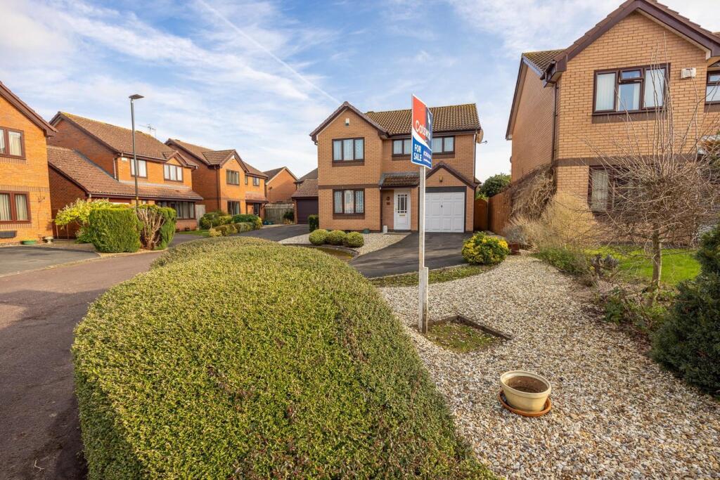 4 bedroom detached house for sale in Bregawn Close, Bishops Cleeve ...