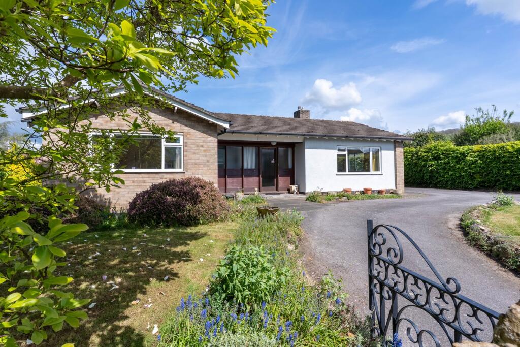 3 bedroom bungalow for sale in Station Road, Bishops Cleeve, Cheltenham ...