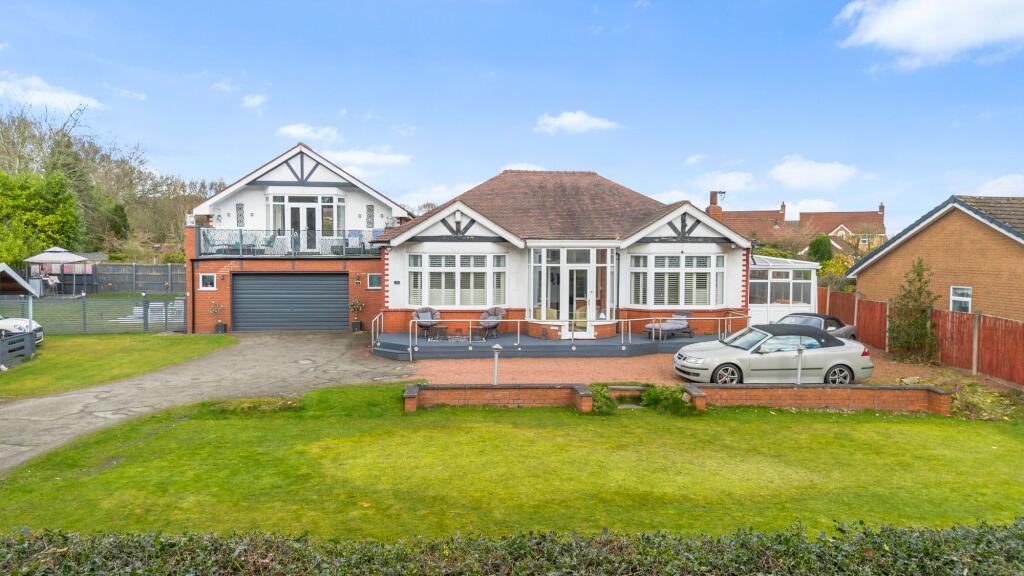 3 bedroom detached bungalow for sale in Hillside Road, Appleton, WA4