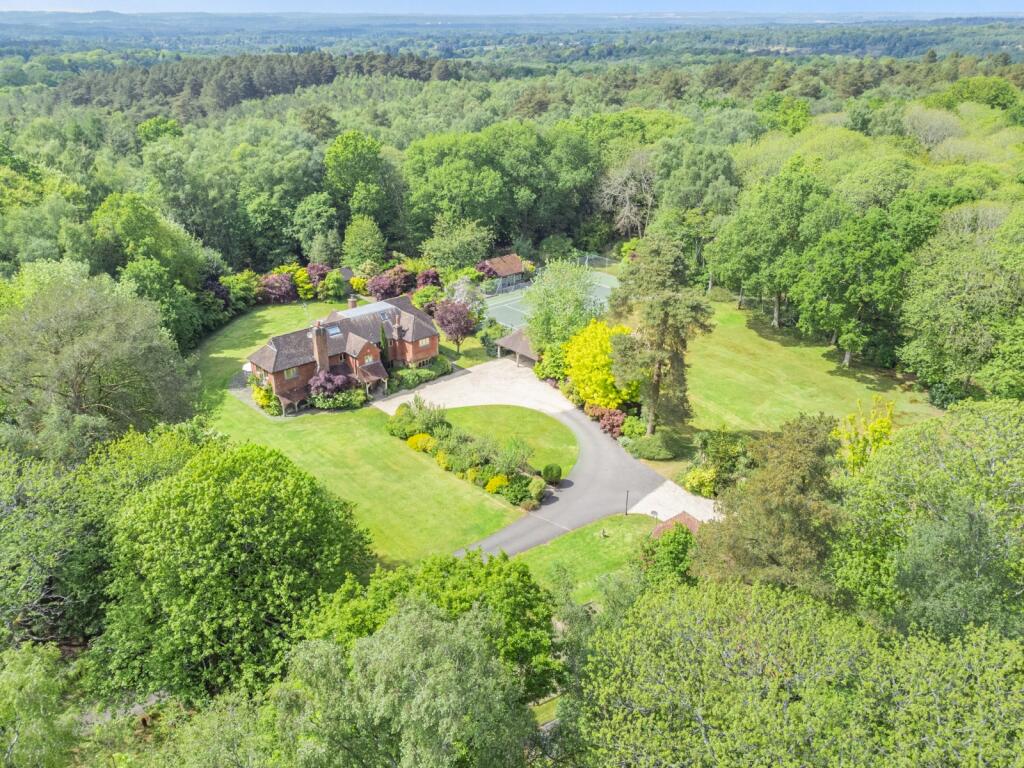6 bedroom detached house for sale in Linchmere Ridge, Haslemere, Surrey ...