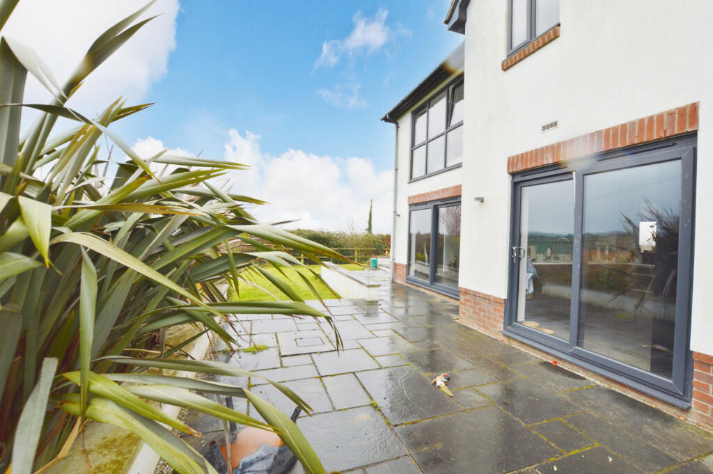 4 bedroom detached house for sale in Glebe Road, BH16