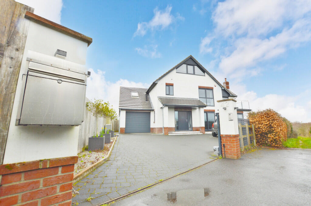 4 bedroom detached house for sale in Glebe Road, BH16