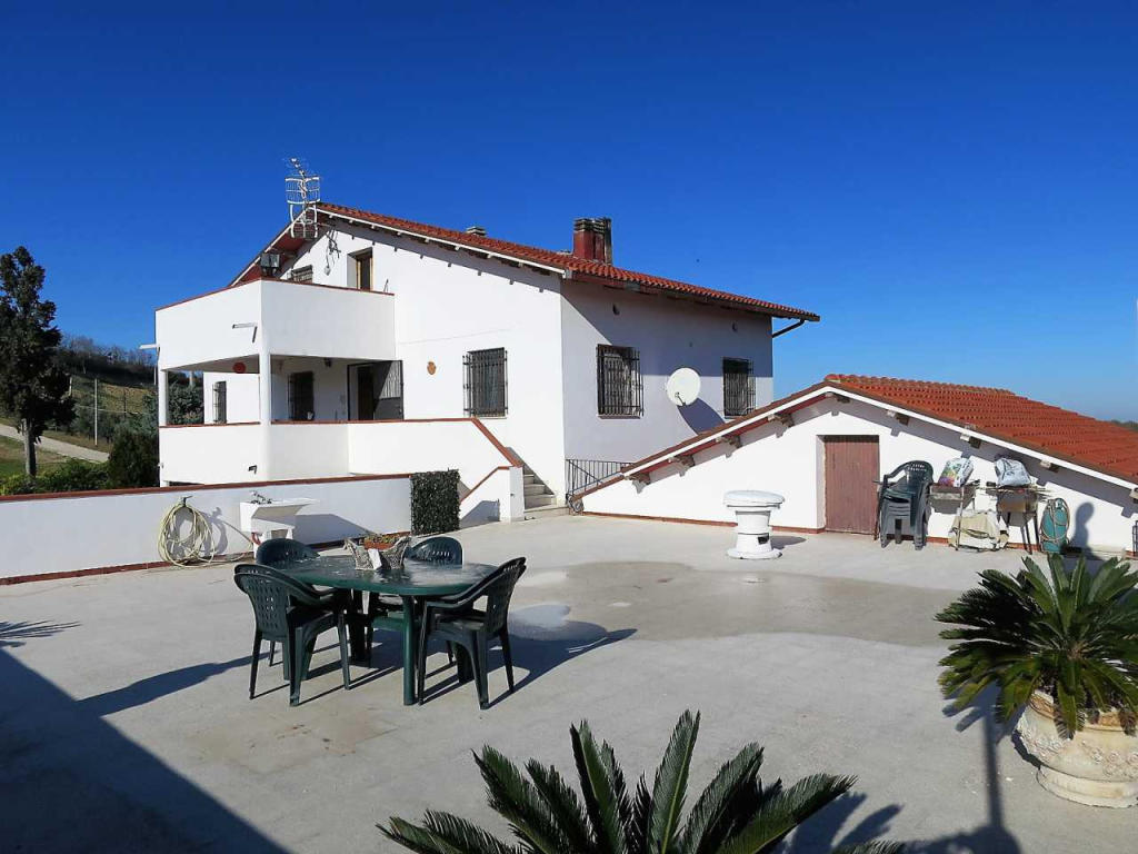 4 bedroom villa for sale in Abruzzo, Teramo, Notaresco, Italy