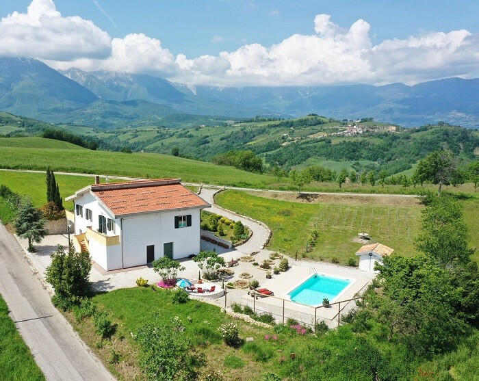 3 bedroom villa for sale in Abruzzo, Teramo, Castelli, Italy