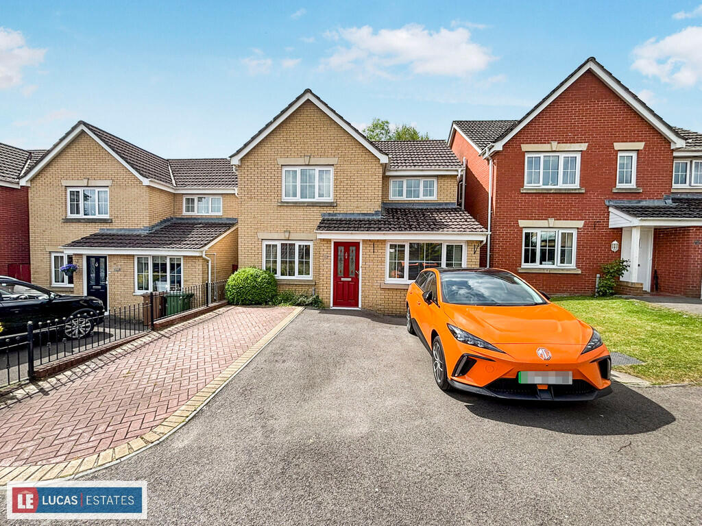 3 bedroom detached house for sale in Pwll Yr Allt, Tir-y-berth, Hengoed, CF82