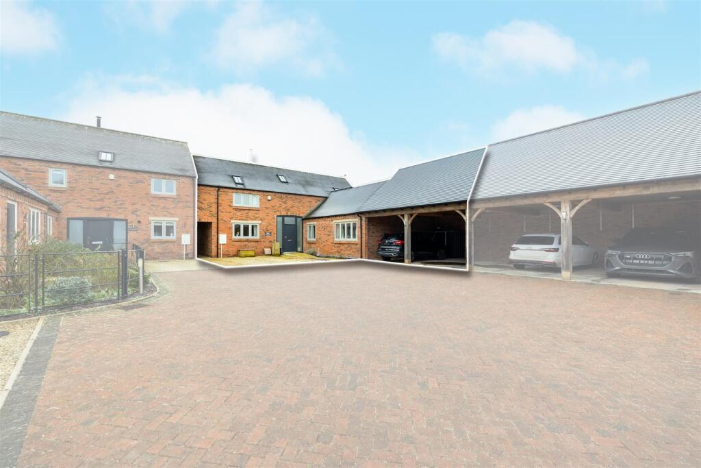 4 bedroom character property for sale in Hall Farm Close, Packington, LE65
