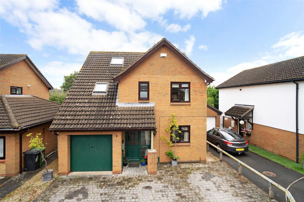 5 bedroom detached house for sale in St. Marks Close, Evesham ...