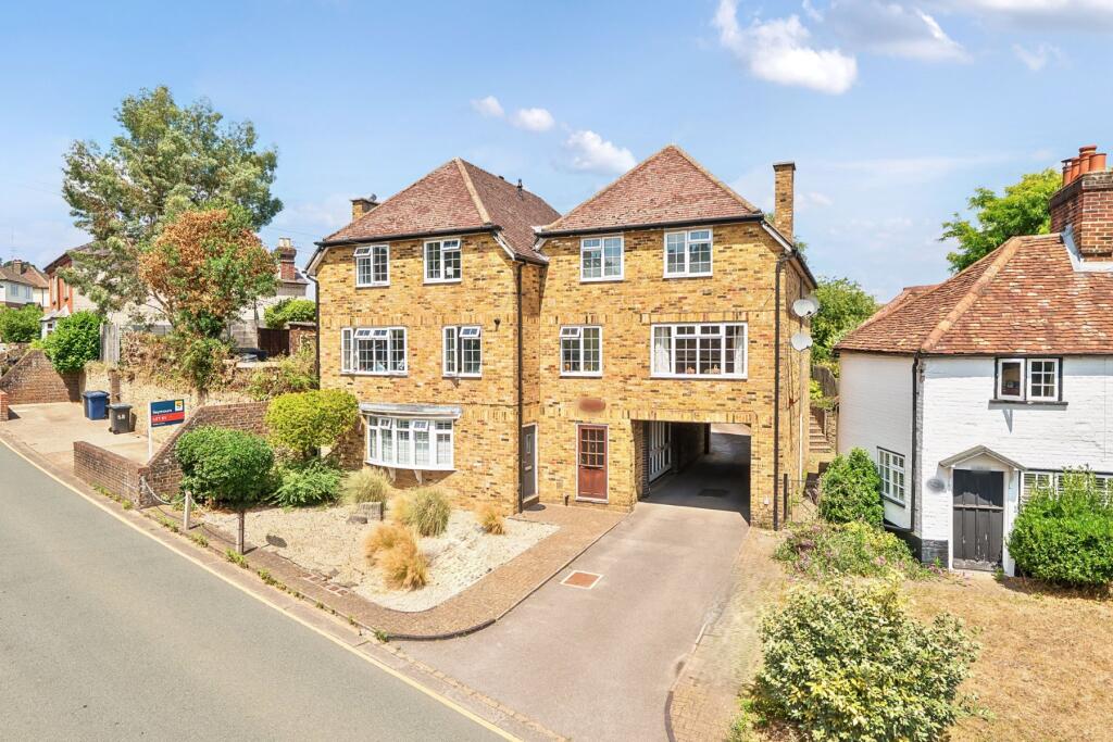 2 bedroom flat for sale in Manor Court, Farncombe Street, Godalming ...