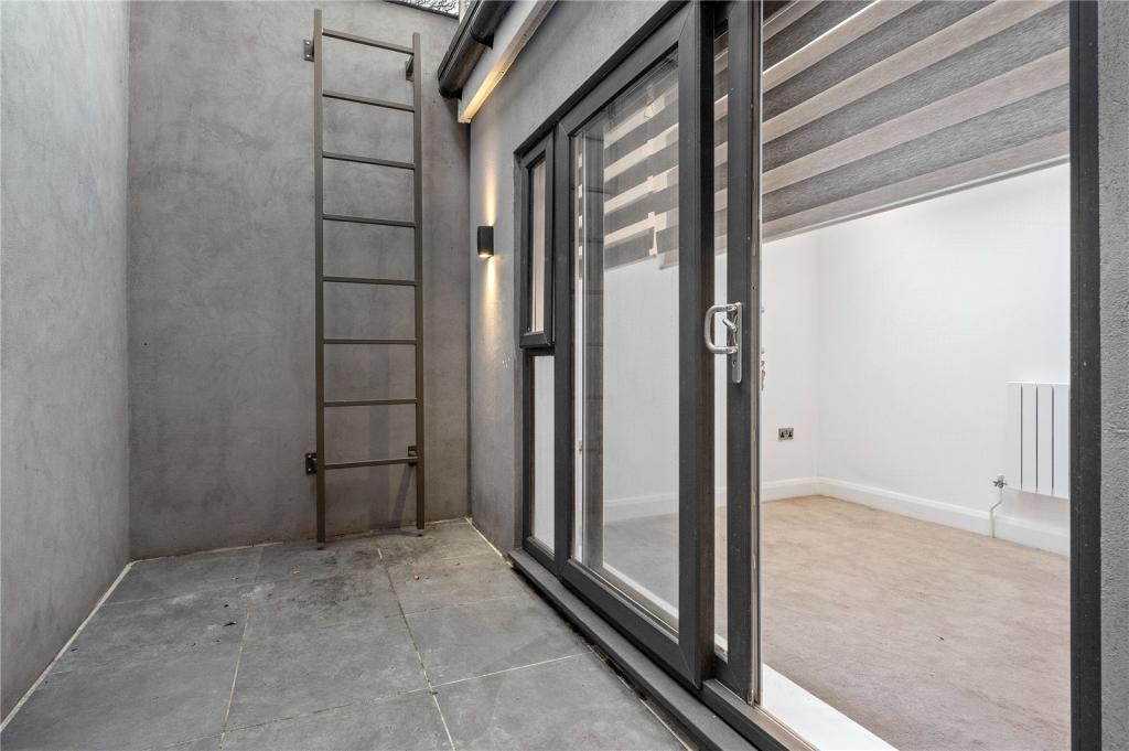 Shop for sale in Mountgrove Road, Highbury, Islington, London, N5