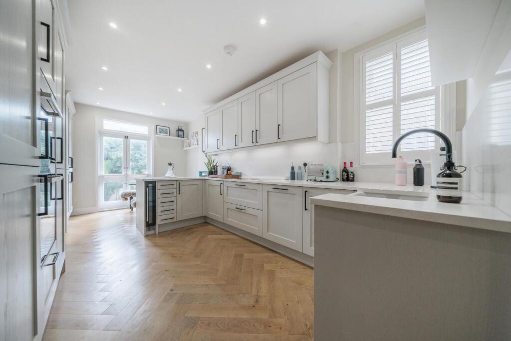 2 bedroom flat for sale in Jessica Road, Wandsworth, London, SW18