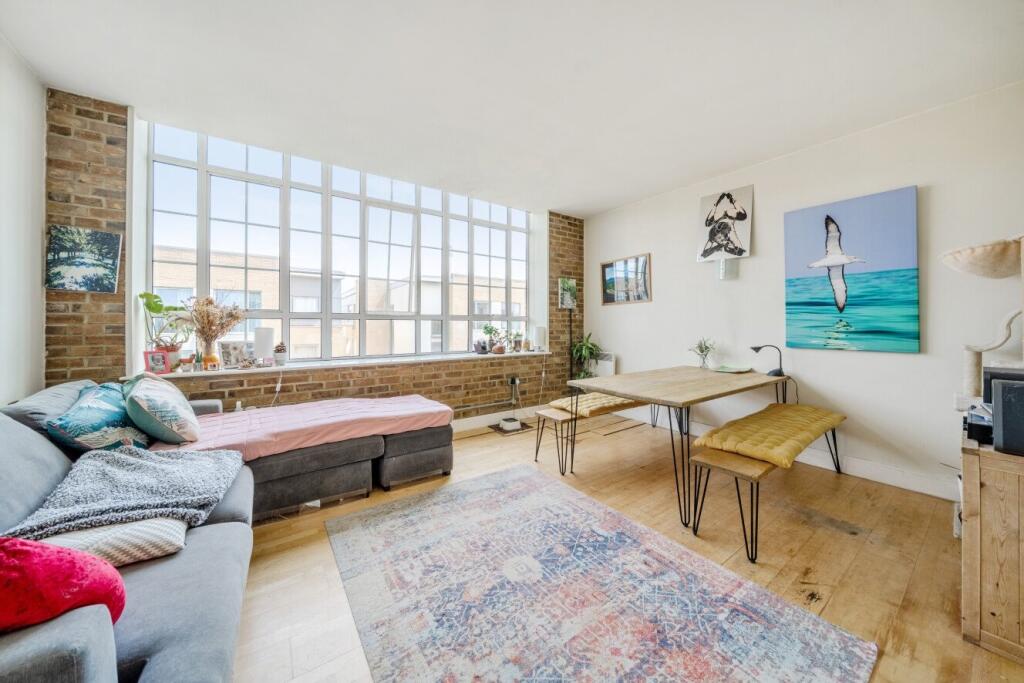 1 bedroom flat for sale in Peckham Grove, London, SE15