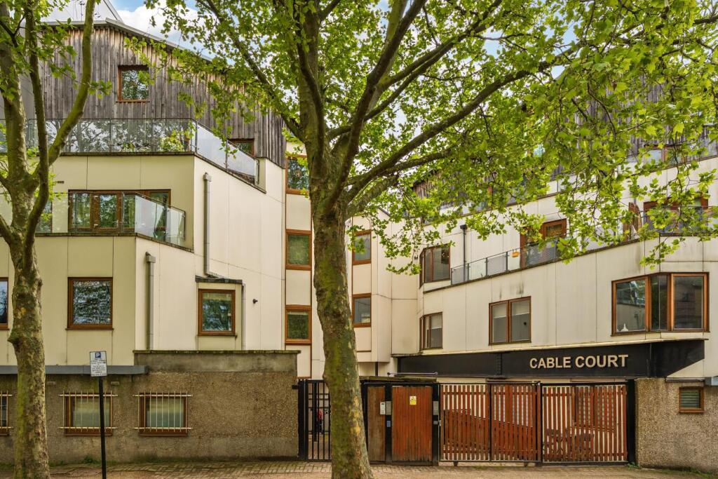 2 bedroom flat for sale in Rope Street, Surrey Quays, London, SE16