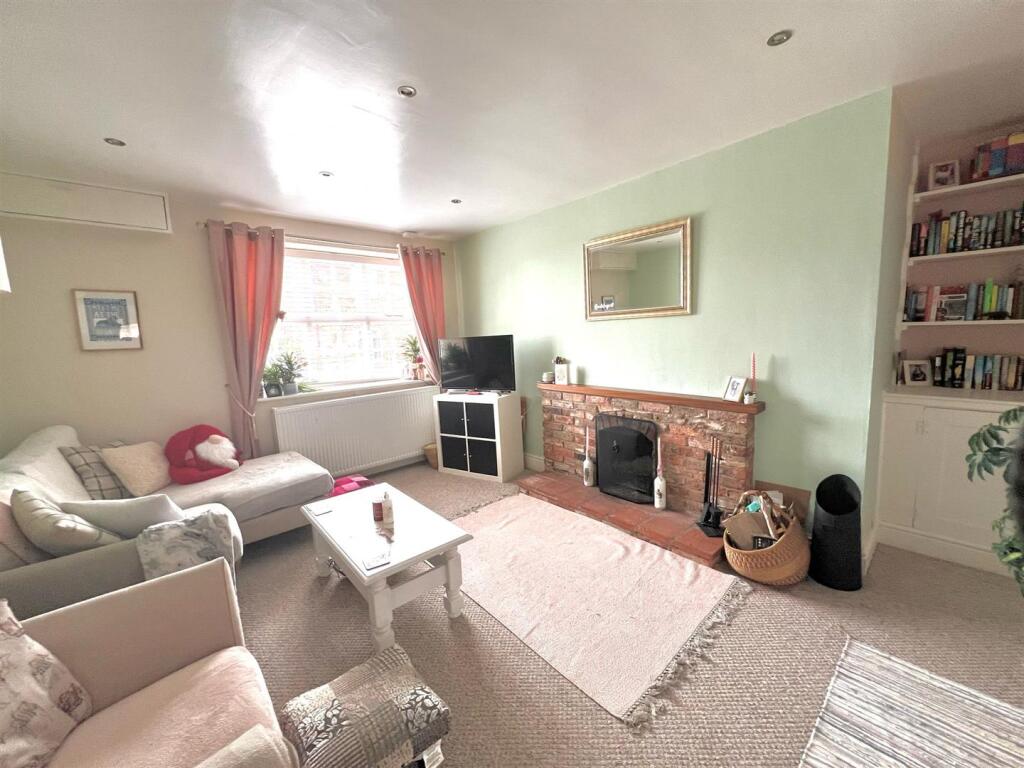 3 bedroom detached house for sale in North Street, Aldbrough, Hull, HU11