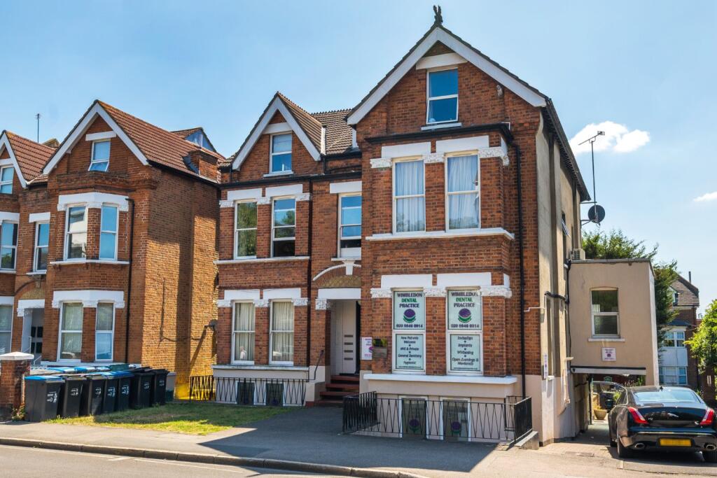 2 bedroom flat for sale in Worple Road, Wimbledon, London, SW19