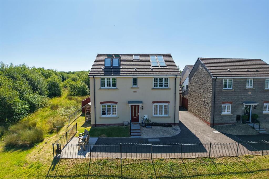 6 bedroom detached house for sale in 1 Lantern Close, Llanharan ...