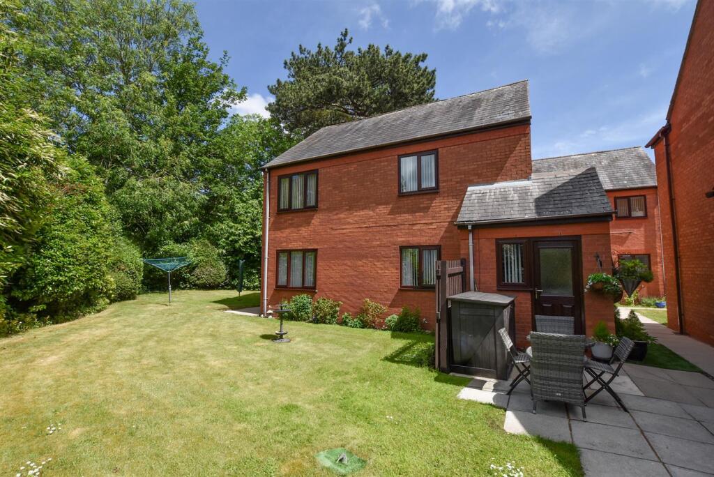 2 bedroom apartment for sale in Eastham Village Road, Eastham, CH62