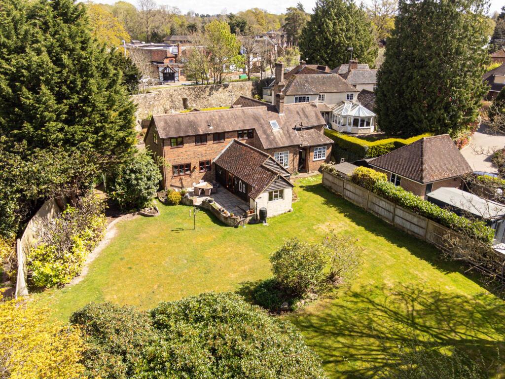 4 bedroom detached house for sale in London Road, Felbridge, RH19