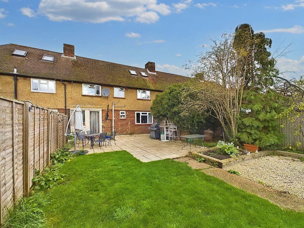 4 Bedroom House For Sale In Burwood Road Hersham Walton On Thames Kt12