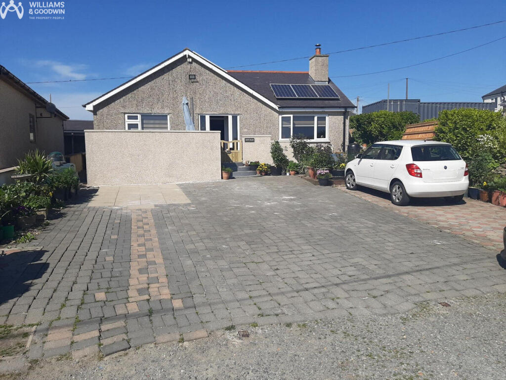 3 bedroom detached bungalow for sale in Carmel, Llannerch-Y-Medd, LL71
