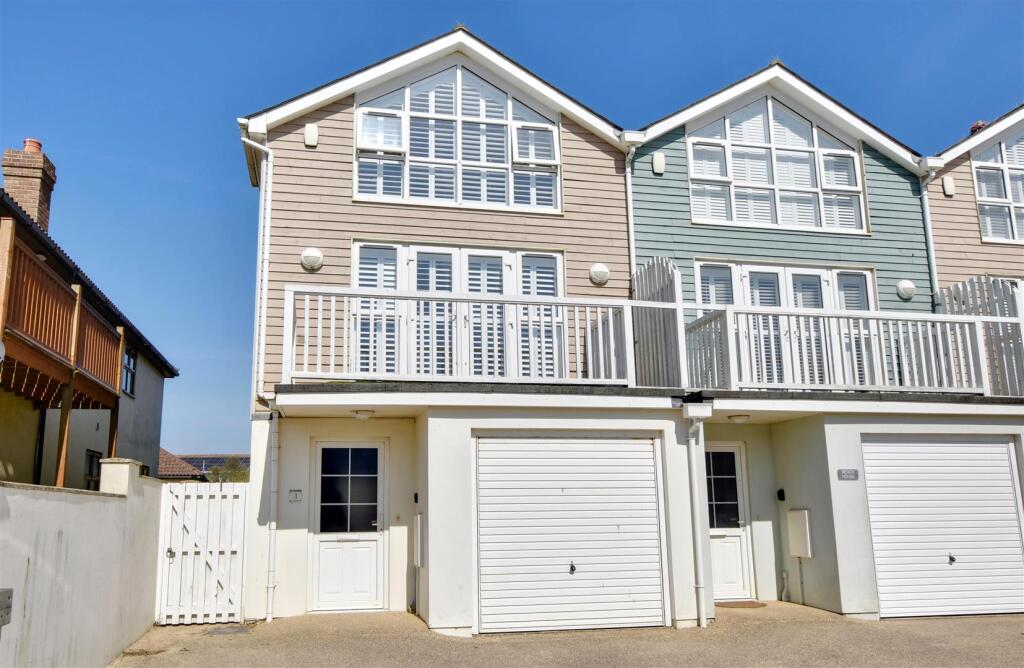 3 bedroom semi-detached house for sale in Old Lydd Road, Camber, Rye, TN31