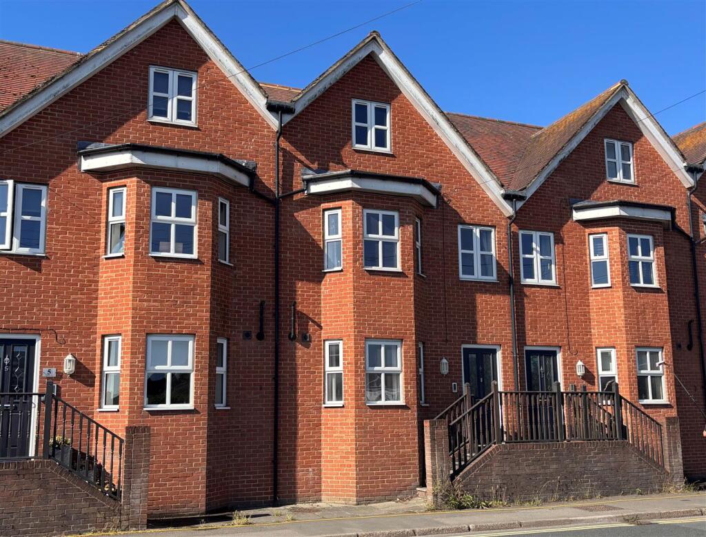 3 bedroom terraced house for sale in Winchelsea Road, Rye, TN31