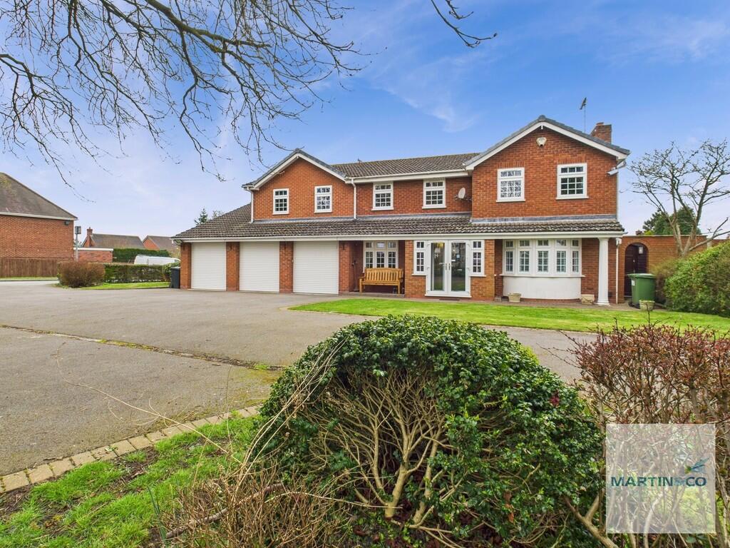 5 bedroom detached house for sale in Blackwood Road, Dosthill, B77