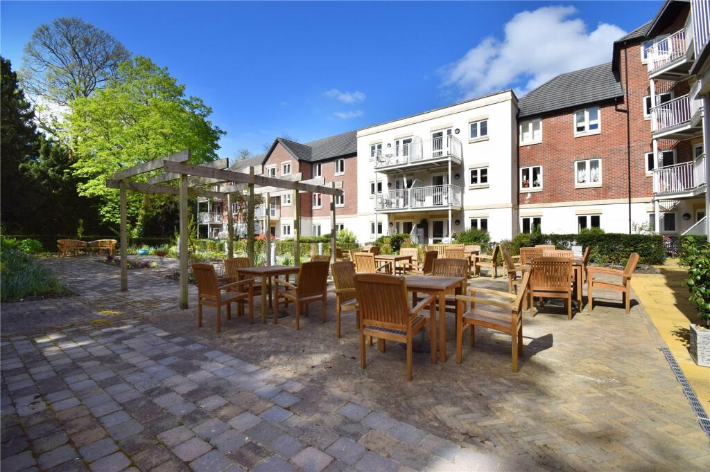 2 bedroom apartment for sale in Bath Road, Devizes, Wiltshire, SN10