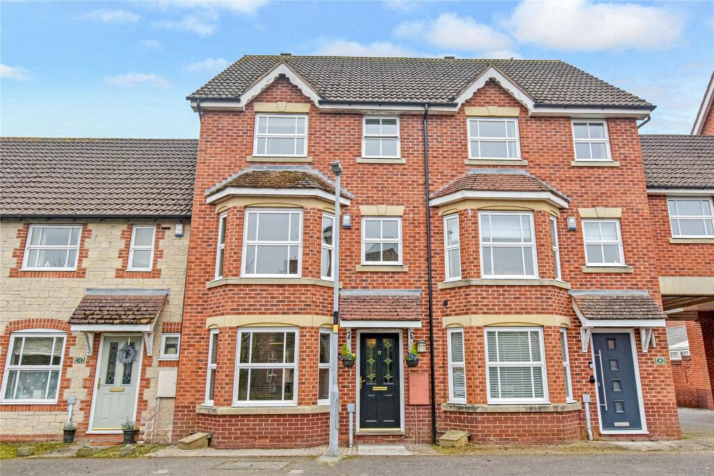 4 bedroom terraced house for sale in Reeves Road, Devizes, Wiltshire, SN10