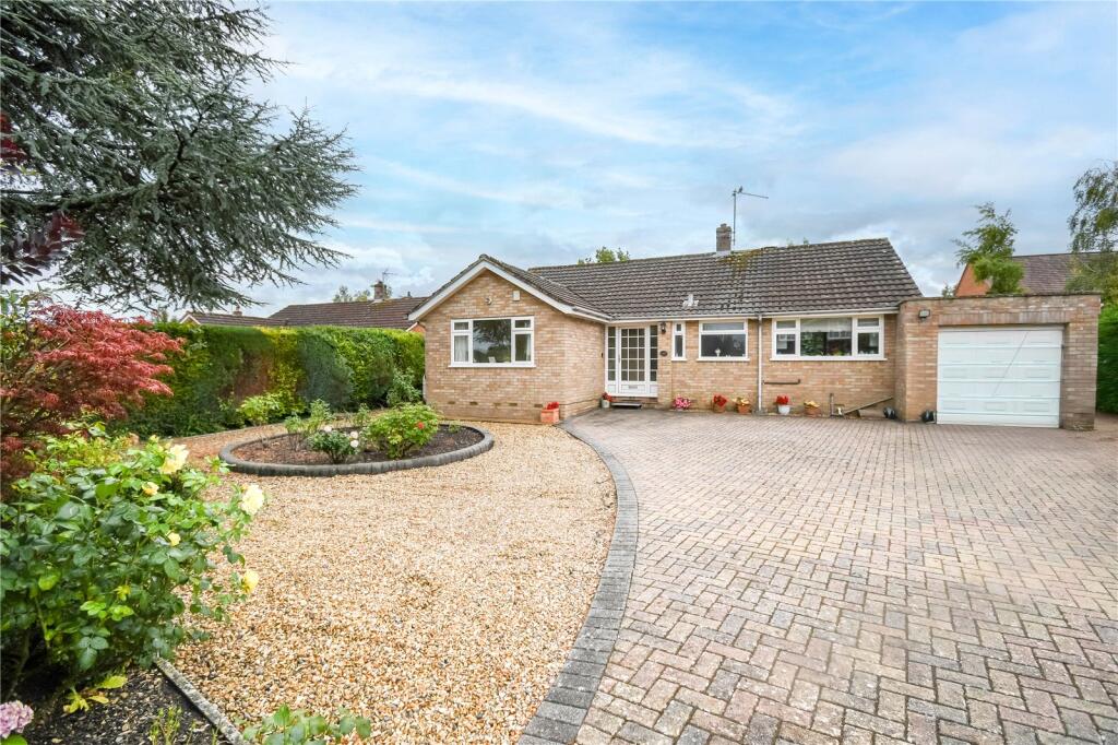 3 bedroom detached bungalow for sale in Roundway Park, Devizes, SN10