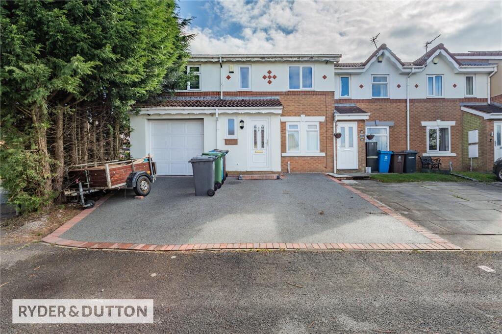 4 bedroom town house for sale in Hodge Clough Road, Moorside, Oldham, OL1
