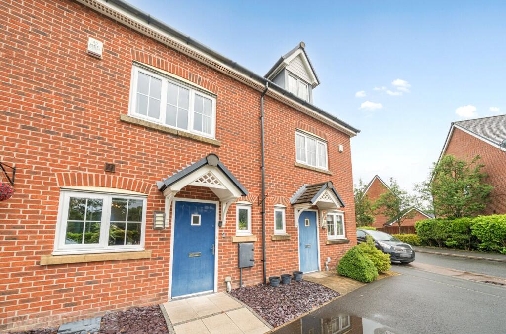 3 bedroom town house for sale in Broomes Park, Chadderton, Oldham, OL9